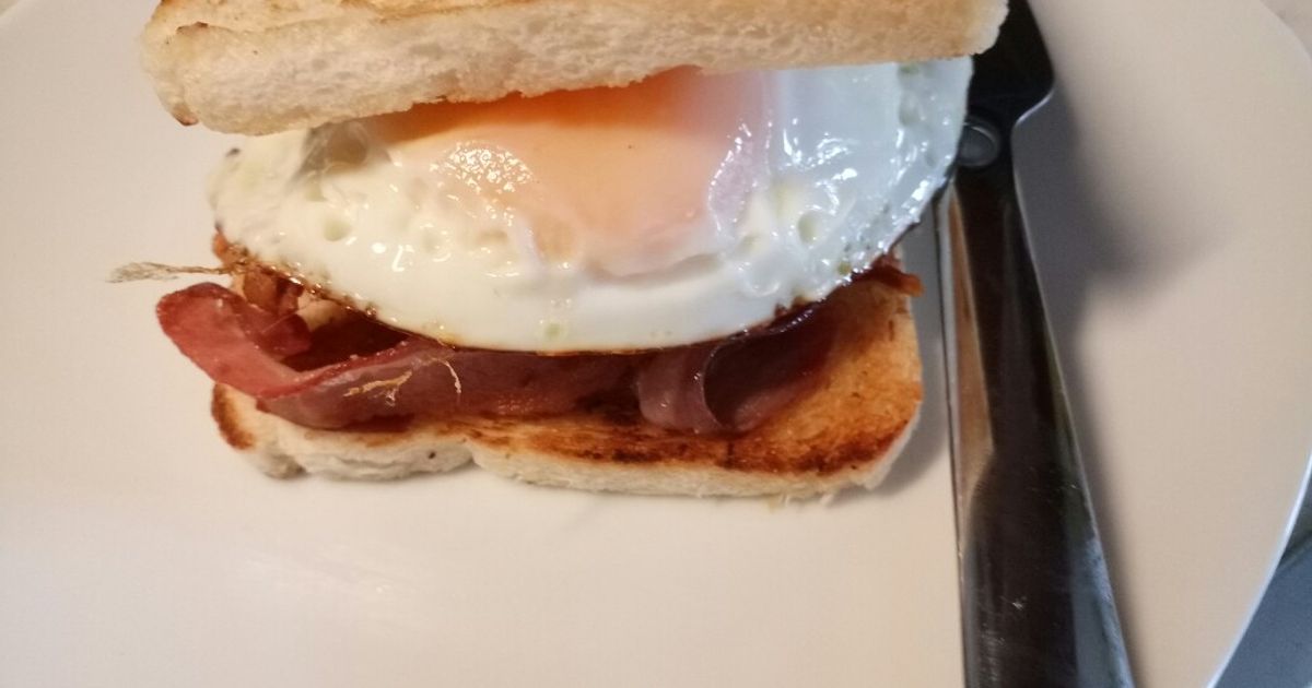Fried Egg And Bacon Sarnie Recipe by Miss Fluffy's Cooking (Angie's ...