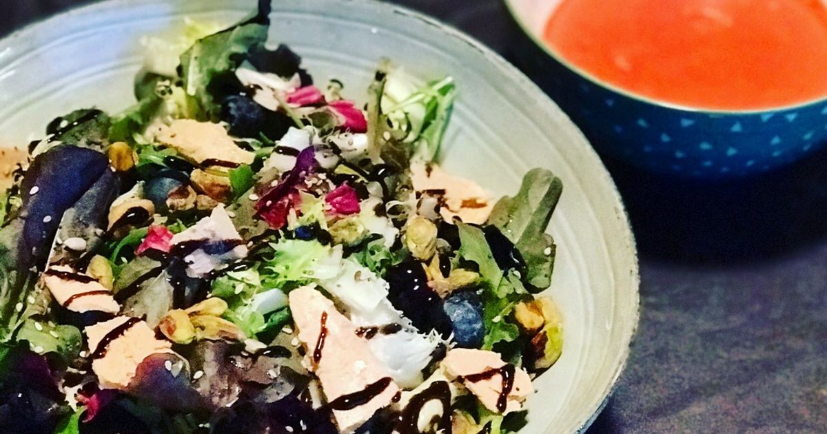 Mezclum De Lechugas Con Arándanos, Foei, Pistachos Y Semillas Con ...