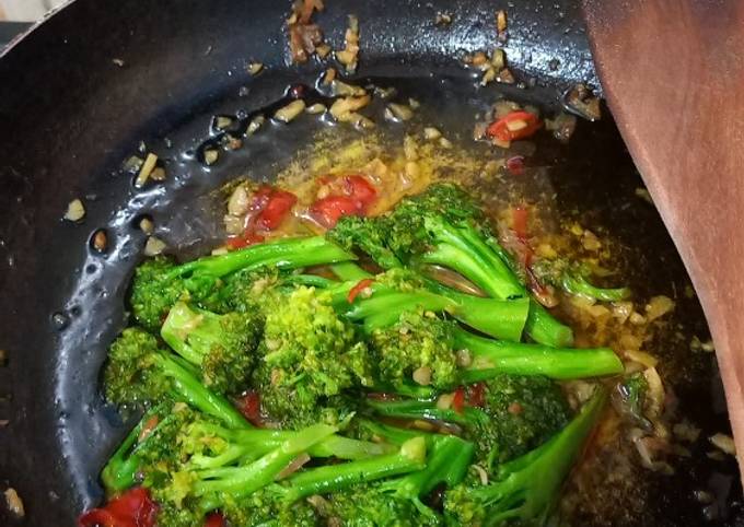 Resep Tumis Brokoli garlic butter oleh Ebot Ebot - Cookpad