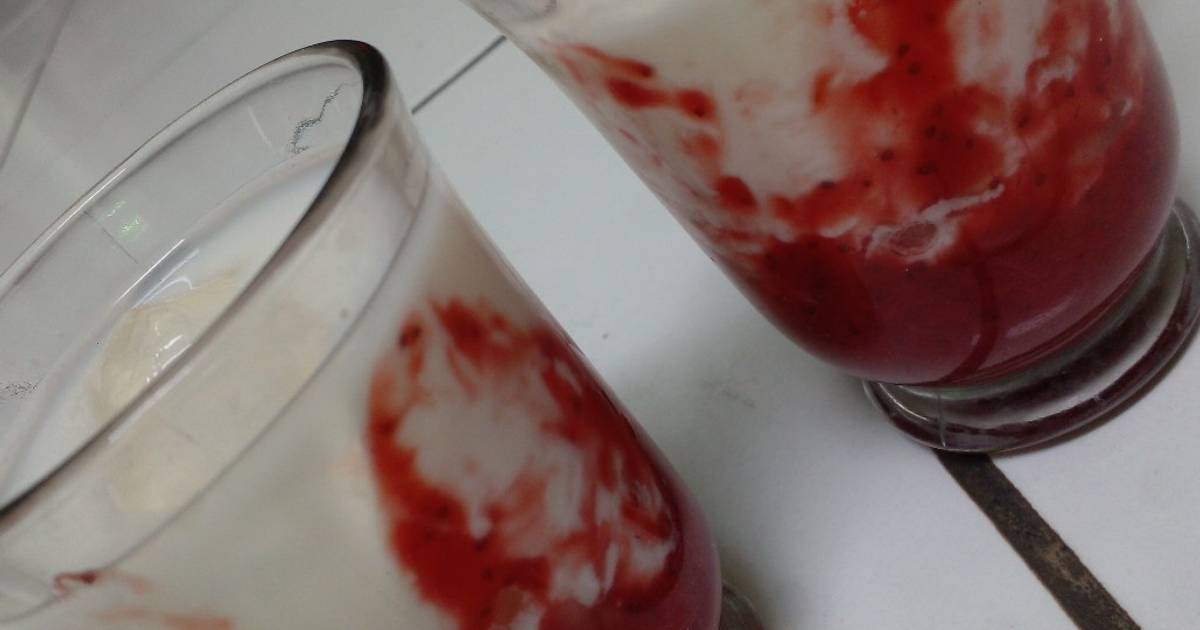 Resep Es Susu Jelly Strawberry oleh HurriahUsman - Cookpad
