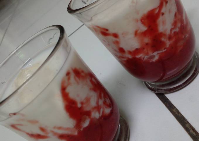 Resep Es Susu Jelly Strawberry oleh HurriahUsman - Cookpad