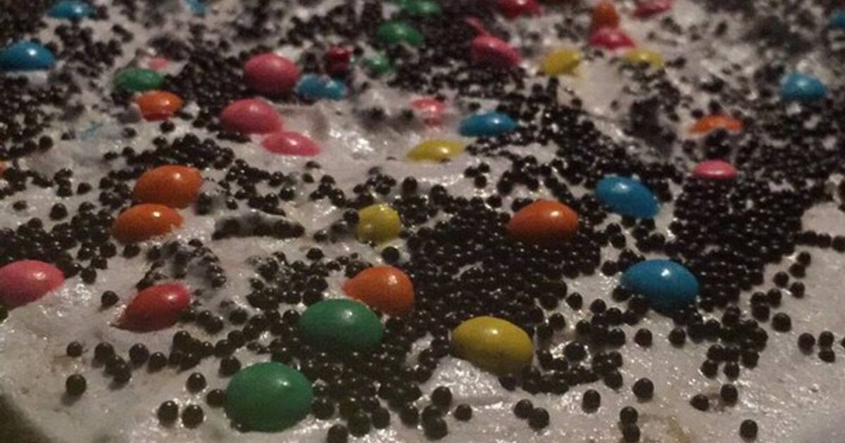 Torta con merengue y rocklets Receta de lau y cami - Cookpad