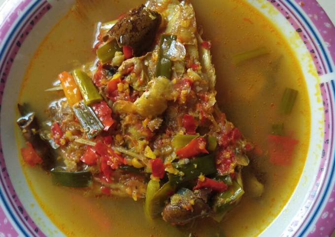Resep Ikan kakap kuah kuning oleh Mamah Yuni - Cookpad