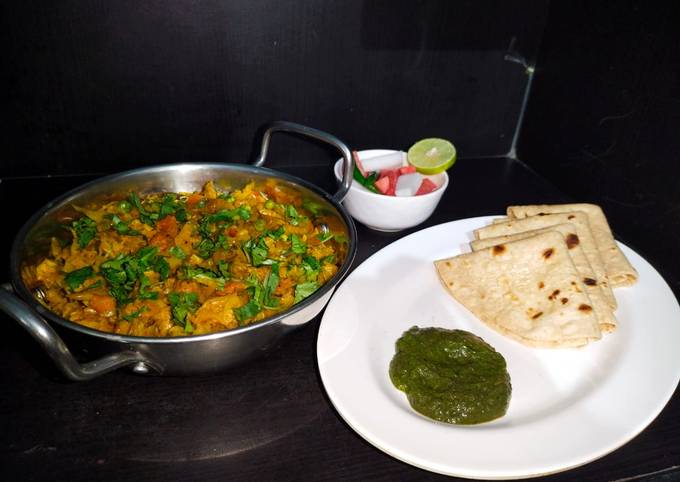 Cabbage potatoes dry sabzi Recipe by Archana Devi ( Chaurasia) - Cookpad