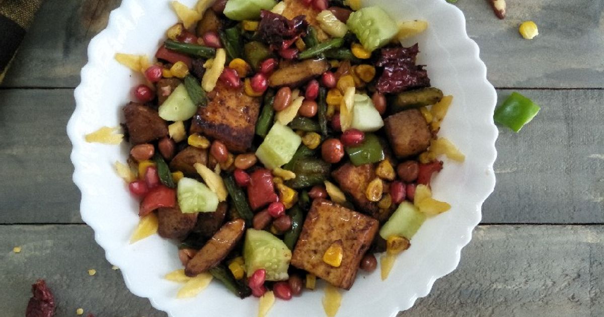 Burnt Garlic Veggie Salad Recipe by Pooja M. Pandit - Cookpad