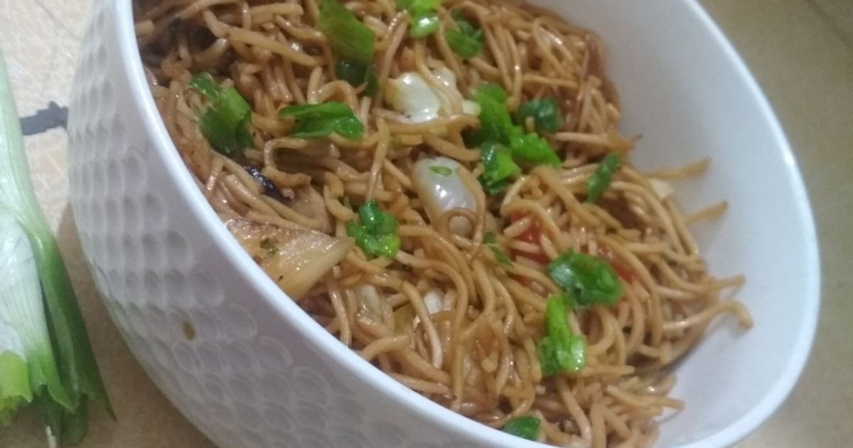 Veg Noodles Recipe by Kamini Monga - Cookpad