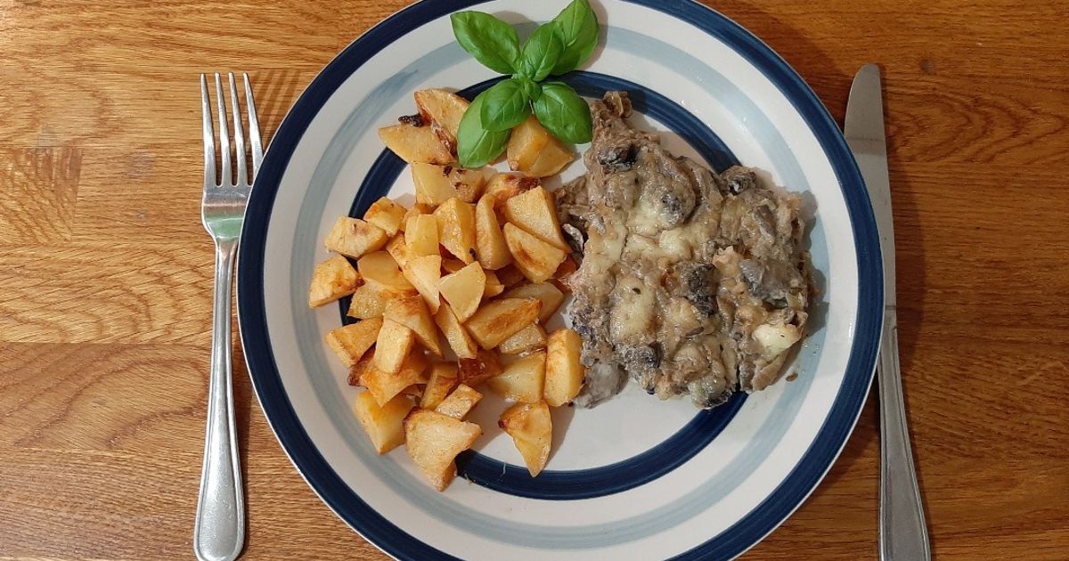 Gombás Ragu Alatt Sült Sajtos Hús | henigrosz receptje - Cookpad receptek