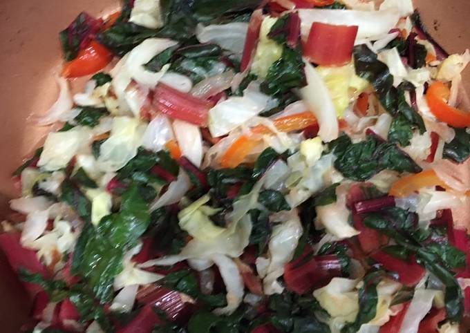 Hoja de remolacha y repollo Receta de Rosa Berrio- Cookpad