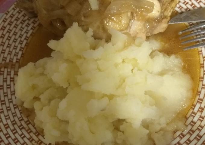 Pollo al pimentón con puré de papas Receta de Sabi- Cookpad