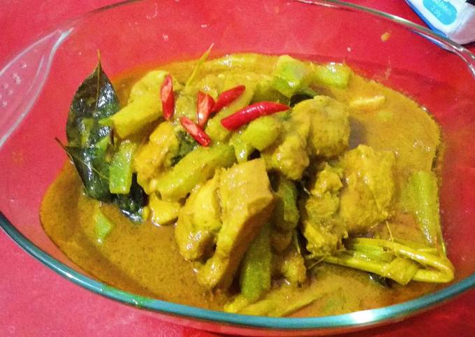 Resep Gulai ayam labu kuning oleh Bundasaf - Cookpad