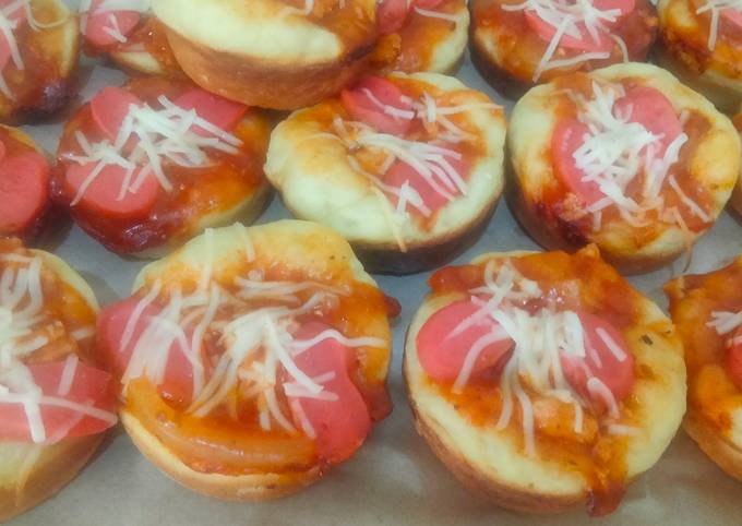 Resep Pizza mini 🍕🍝🧀🧅 oleh mamagie - Cookpad
