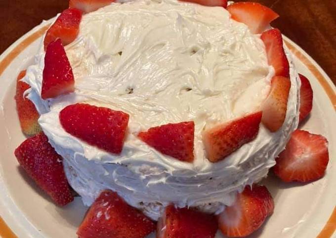 Johnny Cash inspired Strawberry Cake Recipe by Raven - Cookpad