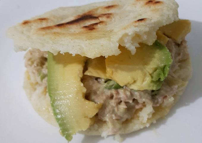 Arepa con atún y palta Receta de Dani Redondo- Cookpad