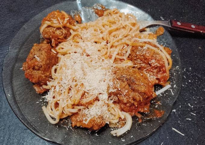 Fideos con Tuco y Albóndigas Receta de July- Cookpad