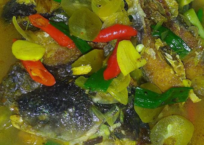 Resep Patin goreng kuah asam oleh Astrie's Kitchen - Cookpad
