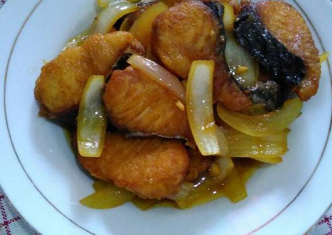 Resep tenggiri saus kecap oleh Citra Kurniawaty - Cookpad