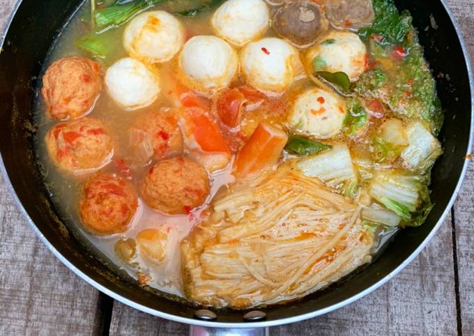 Resep Steamboat Suki Kuah Tomyam oleh rikara - Cookpad