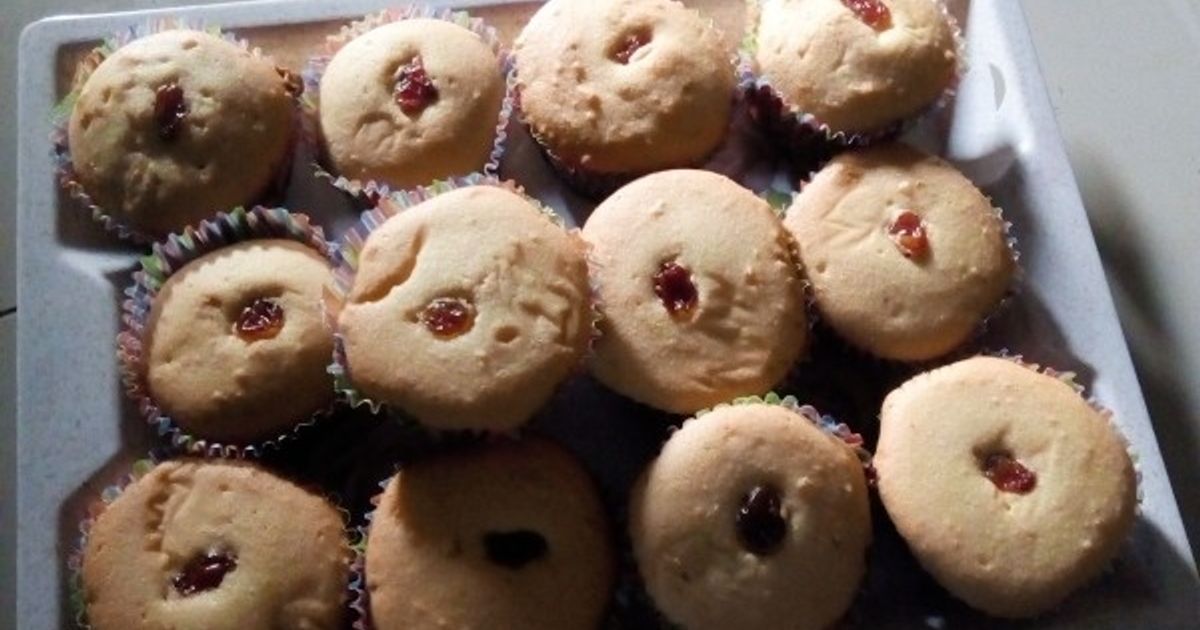 Cake With Grapes Recipe By Deezees Cakes&More