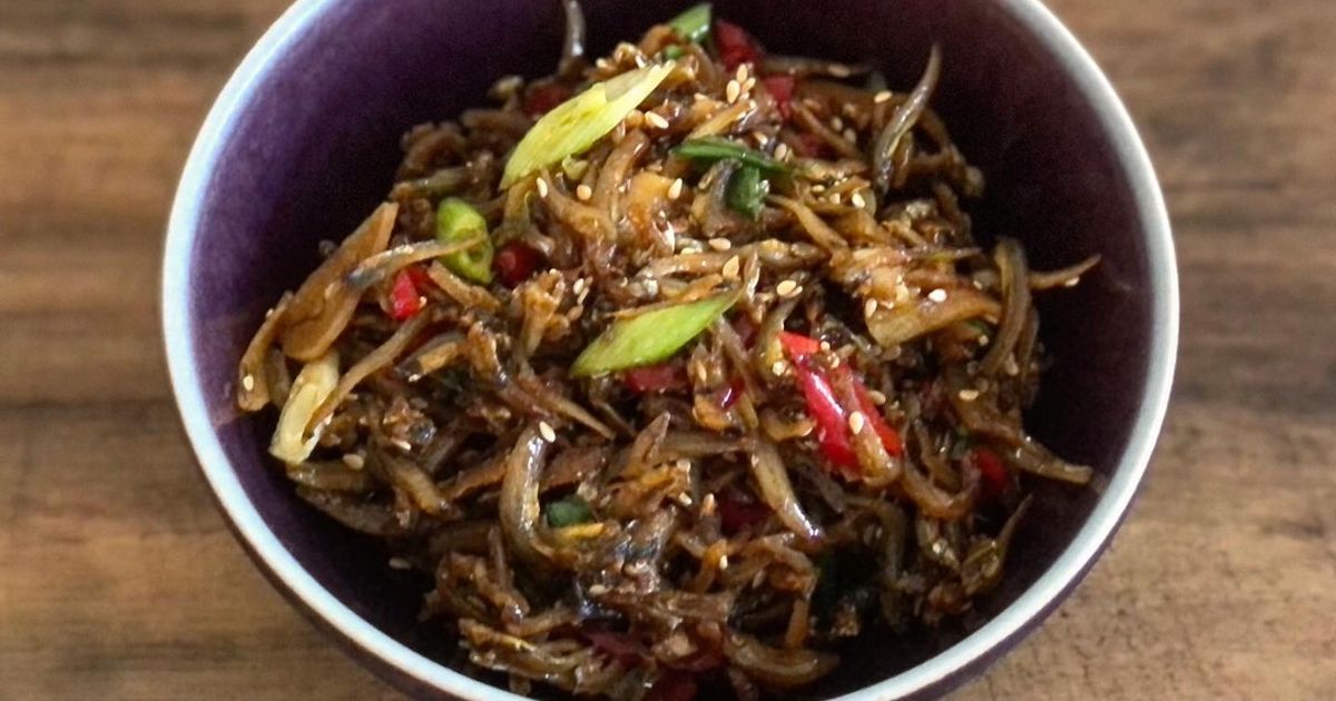 Myulchi Bokkeum (Stir Fried Anchovies) Recipe by dapurmpoknobi - Cookpad