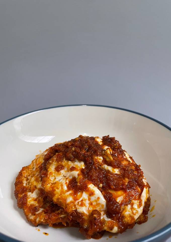 Resep Telur ceplok balado oleh sally angelina - Cookpad