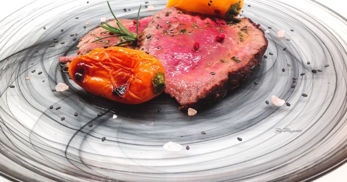 Ricetta Tagliata Di Filetto Di Manzo Al Rosmarino Con Mini Peperoni Al ...