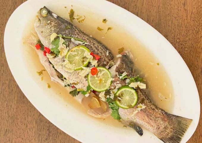 Siakap steam Limau (Khairul Aming) Recipe by Ilya Insyirah - Cookpad