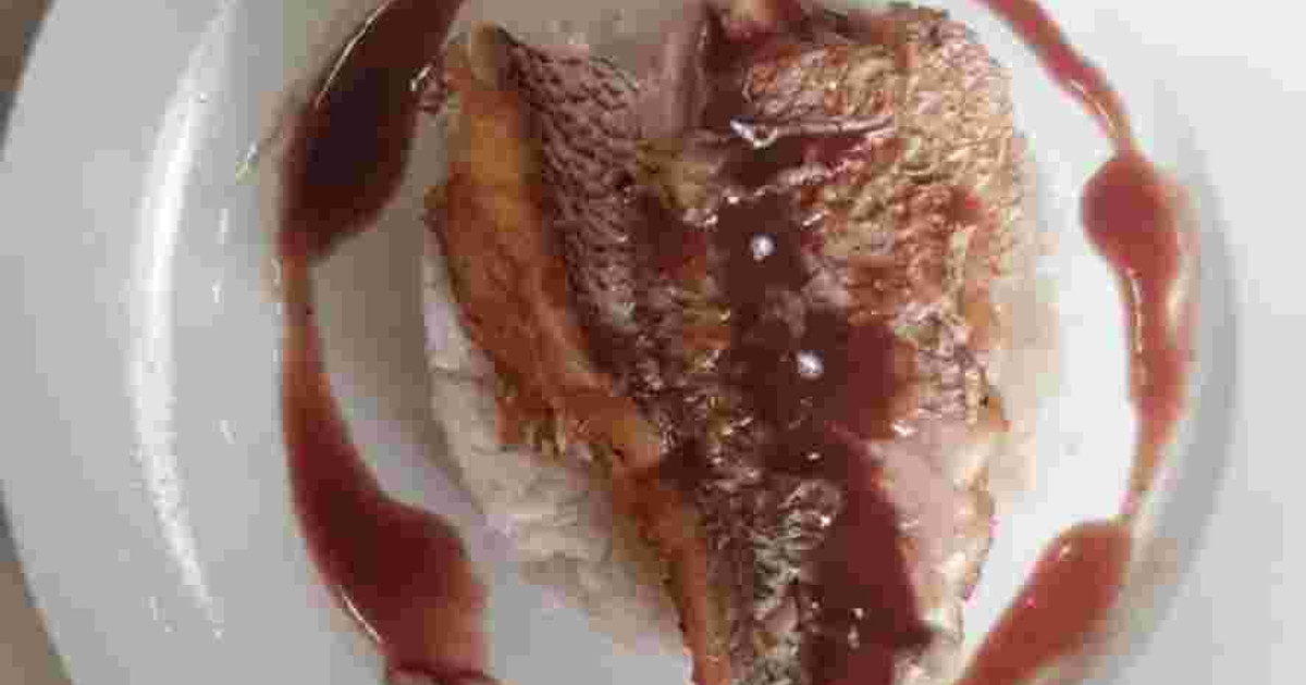 Filete De Pescado Con Arroz Blanco Y Salsa De Vino Tinto Receta de Esyi ...