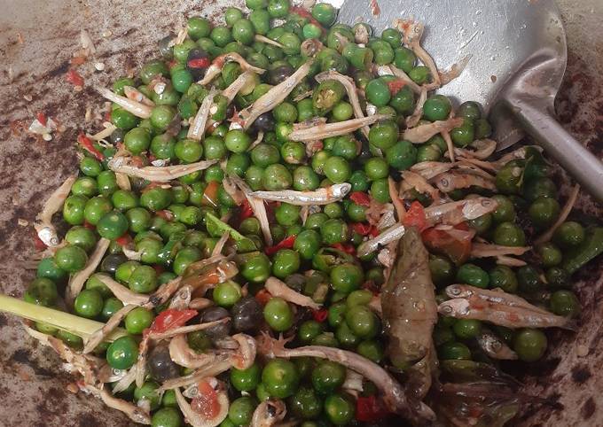 Resep Sambel Leuncak Teri oleh Prisca Arum Wibawani - Cookpad