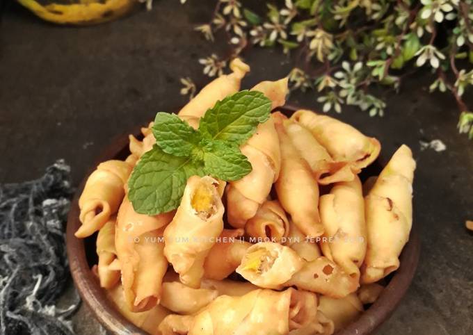 Resep Molen pisang mini kriukkk oleh Mbok Dyn - Cookpad