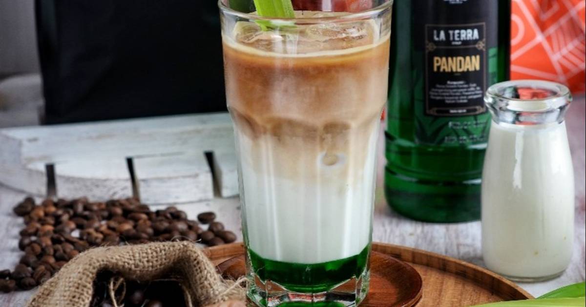 Resep Es Kopi Susu Pandan oleh Tadi Pagi Coffee Roastery - Cookpad