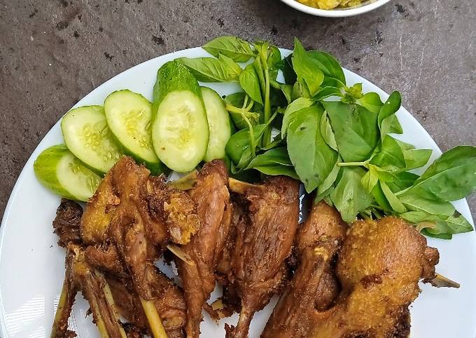 Resep Bebek Goreng Ungkep oleh Ary Azies - Cookpad