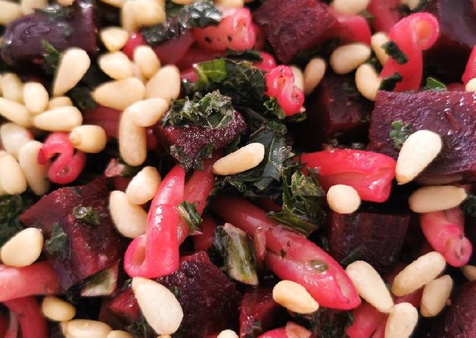 Ensalada de pasta tibia con betabel y kale Receta de Lena T- Cookpad
