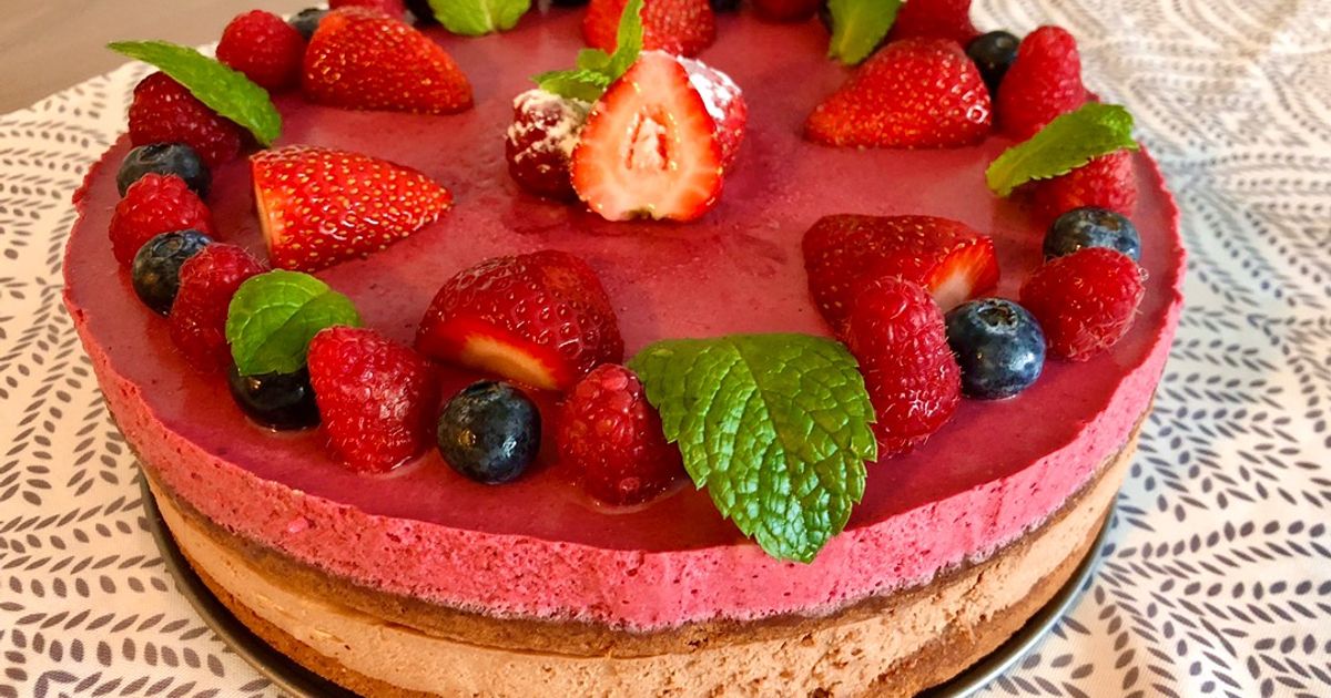 Tort Cu Ciocolată și Mouse De Fructe De Pădure, rețetă de Lucia ...