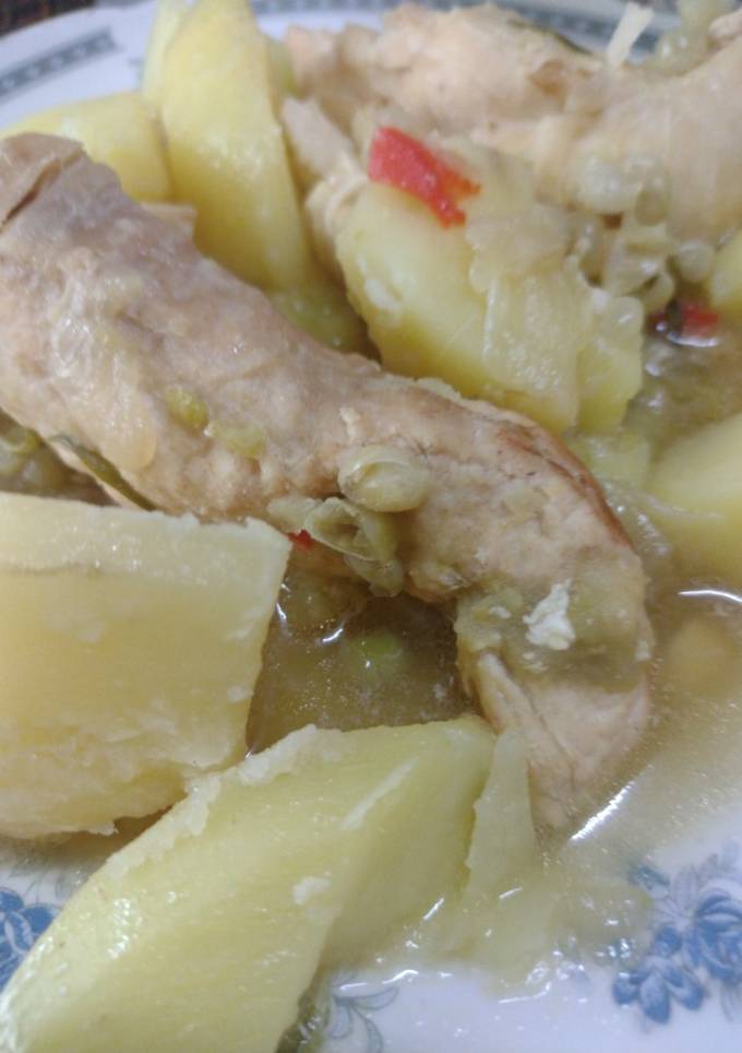 Pollo con papas y arvejas Receta de Lucía Fernández Couso- Cookpad