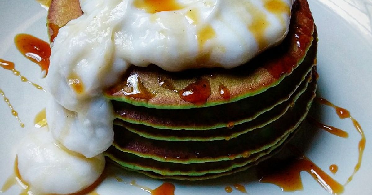 Resep Fluffy Pancake Pandan Saos Kinca oleh Tine Wahyudi - Cookpad