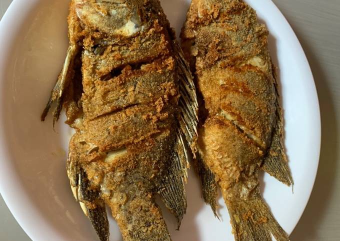 Soyyayen kifi (cripsy spicy fish) girki daga Aisha S. Ahmed - Cookpad