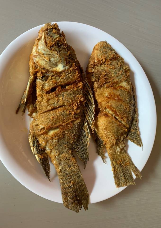 Soyyayen kifi (cripsy spicy fish) girki daga Aisha S. Ahmed - Cookpad