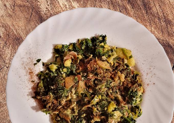 Revuelto de espinacas- manzana, jamón, huevo, dátil con canela Receta ...