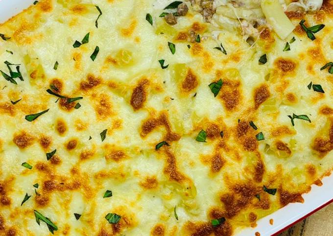 Baked Cheesy Béchamel Pasta with mincemeat Recipe by MrsRiasat Ali ...