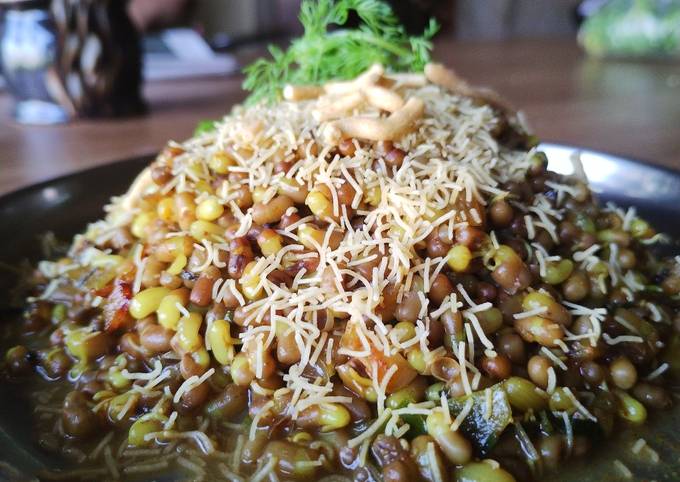 Matki usal (moth beans) Recipe by Pragati Hakim - Cookpad