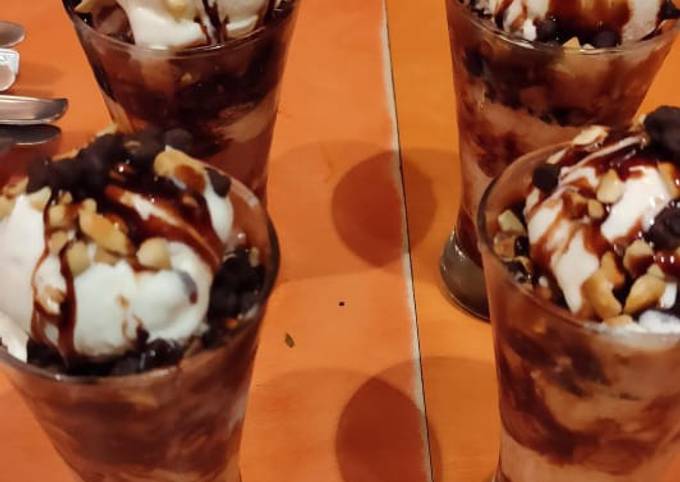 Cold Coffee With Ice cream Choco Chips Recipe by Sarita Srivastava ...
