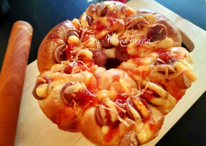 Resep ROTI SOSIS (Topping ala pizza) oleh monna annisa - Cookpad