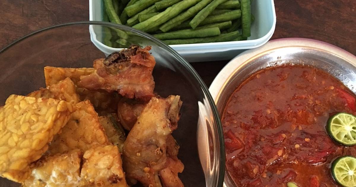 Resep Ayam Tempe ungkep kuning, lengkap dgn sambel oleh Ayuning Dwi ...