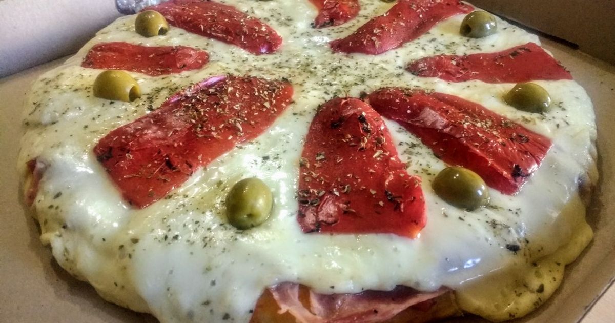 Pizza Jamón Y Morrones Receta de Lucas Bertero- Cookpad