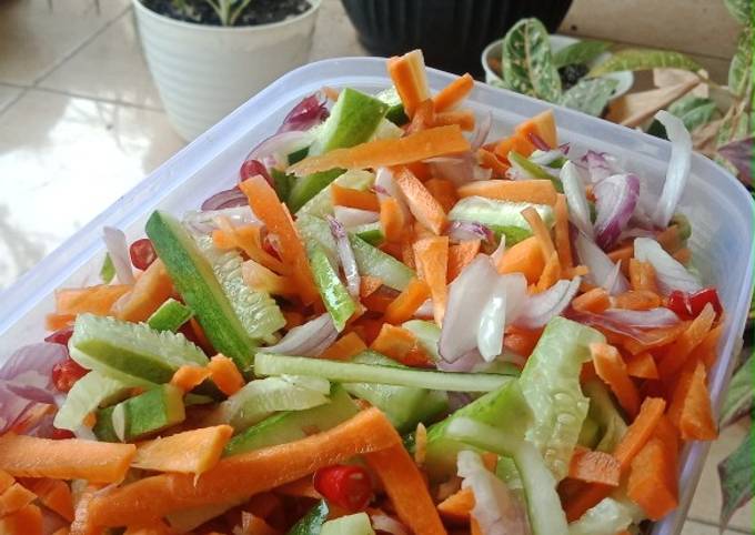 Resep Acar mentah timun wortel oleh lusi mardian - Cookpad