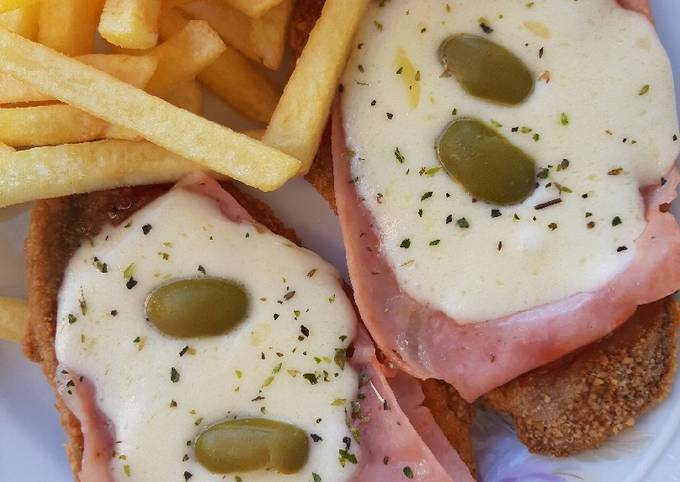 Milanesas a la Napolitana con papas fritas Receta de Norali - Cookpad