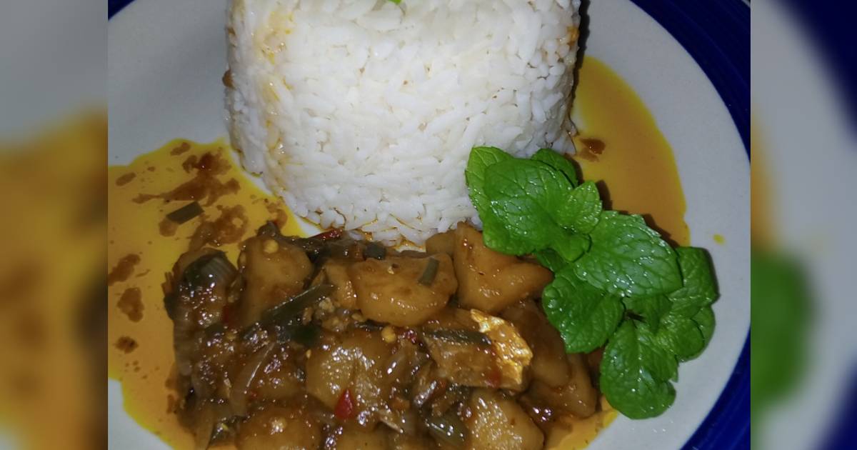 White rice with potatoes sauce Recipe by tee~awaisu - Cookpad