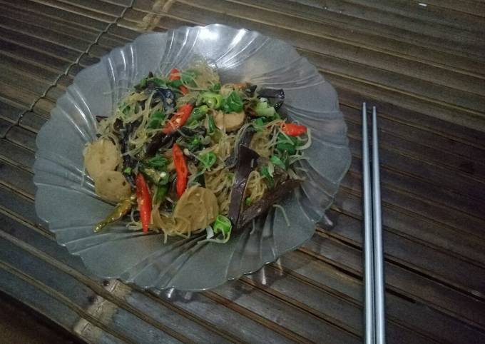Resep Oseng bihun dan jamur kuping oleh Lusi Caolin - Cookpad