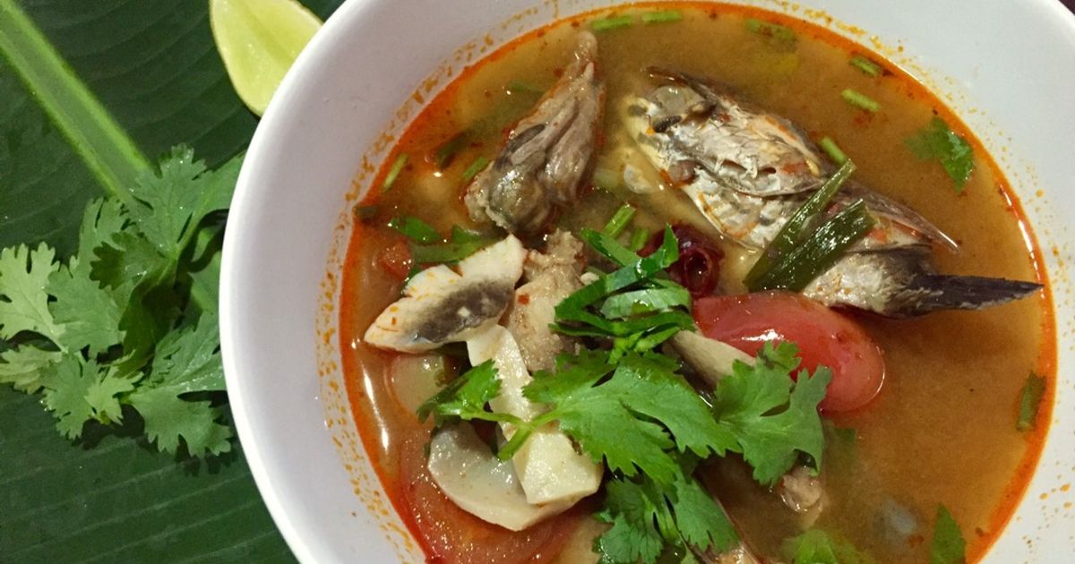 Tom Yum Fish Head Soup Recipe by ครัวลุงเยิ้มอยากค่อยทำ
