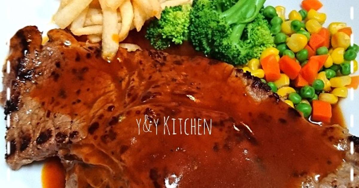 Resep Beef steak rumahan simple oleh yNy - Cookpad